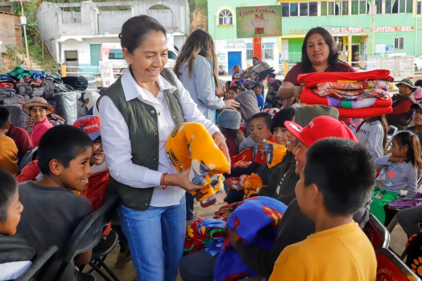 El abrigo de las y los oaxaqueños llega a la Sierra Mixe: DIF estatal ...