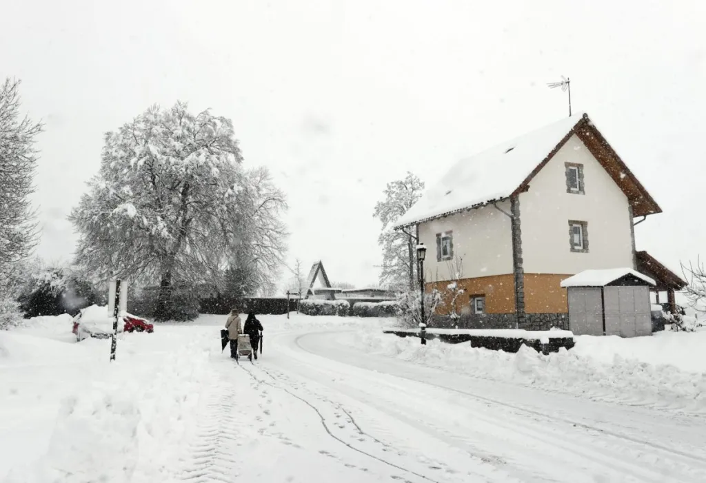 Toda la península en alerta por el temporal, con Galicia y Aragón en ...