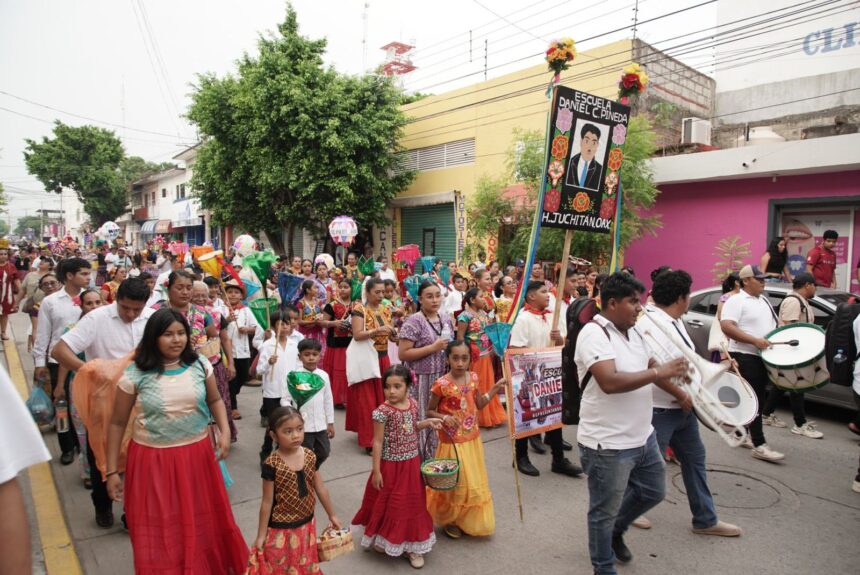 GOBIERNO DE JUCHITÁN REALIZA COLORIDA CALENDA DE GUELAGUETZA INFANTIL ...