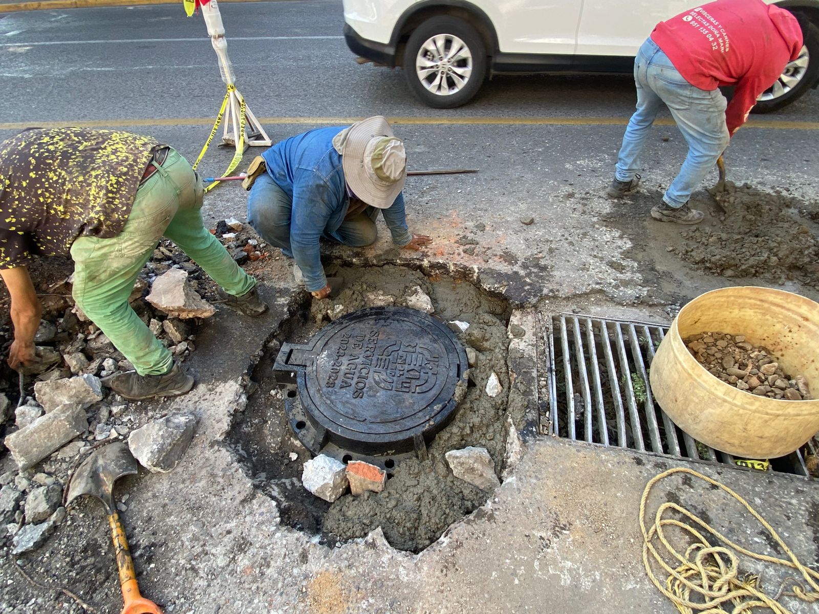 Coloca Soapa tapa nueva en red pluvial sobre calzada de la República ...
