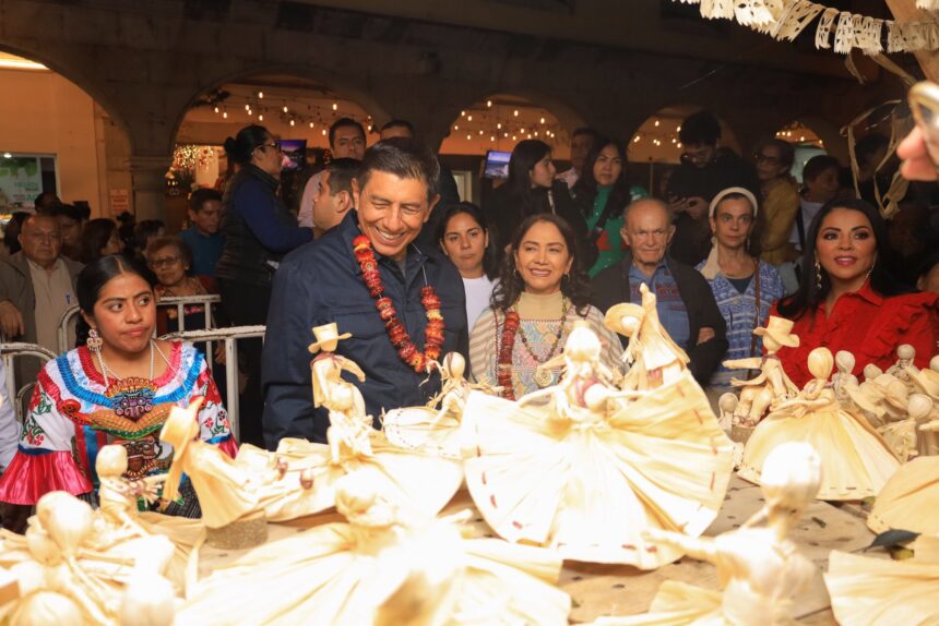 Creatividad y orgullo oaxaqueño brillan en la edición 128 de la Noche ...